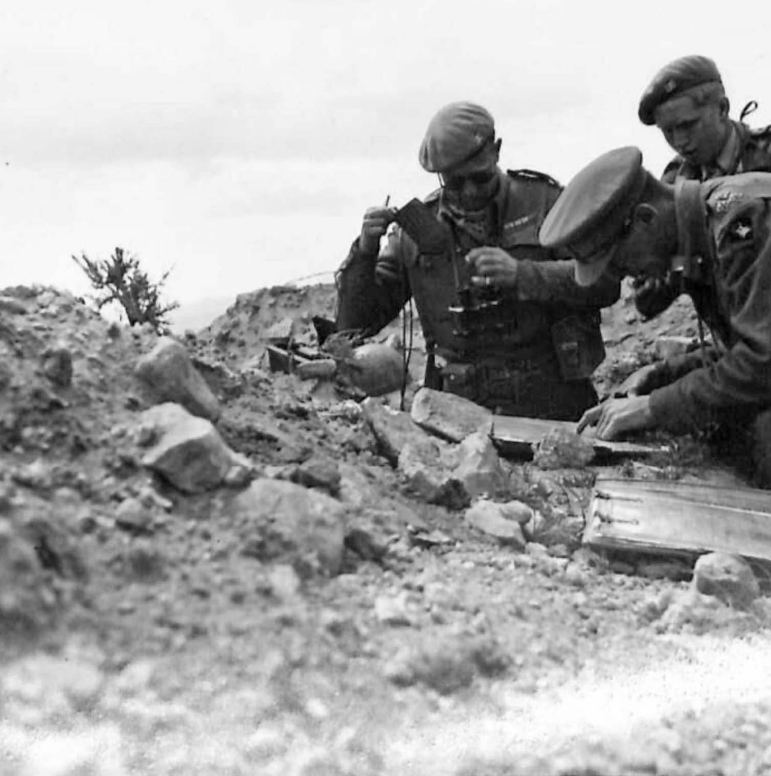 US and British infantry in heroic attacks