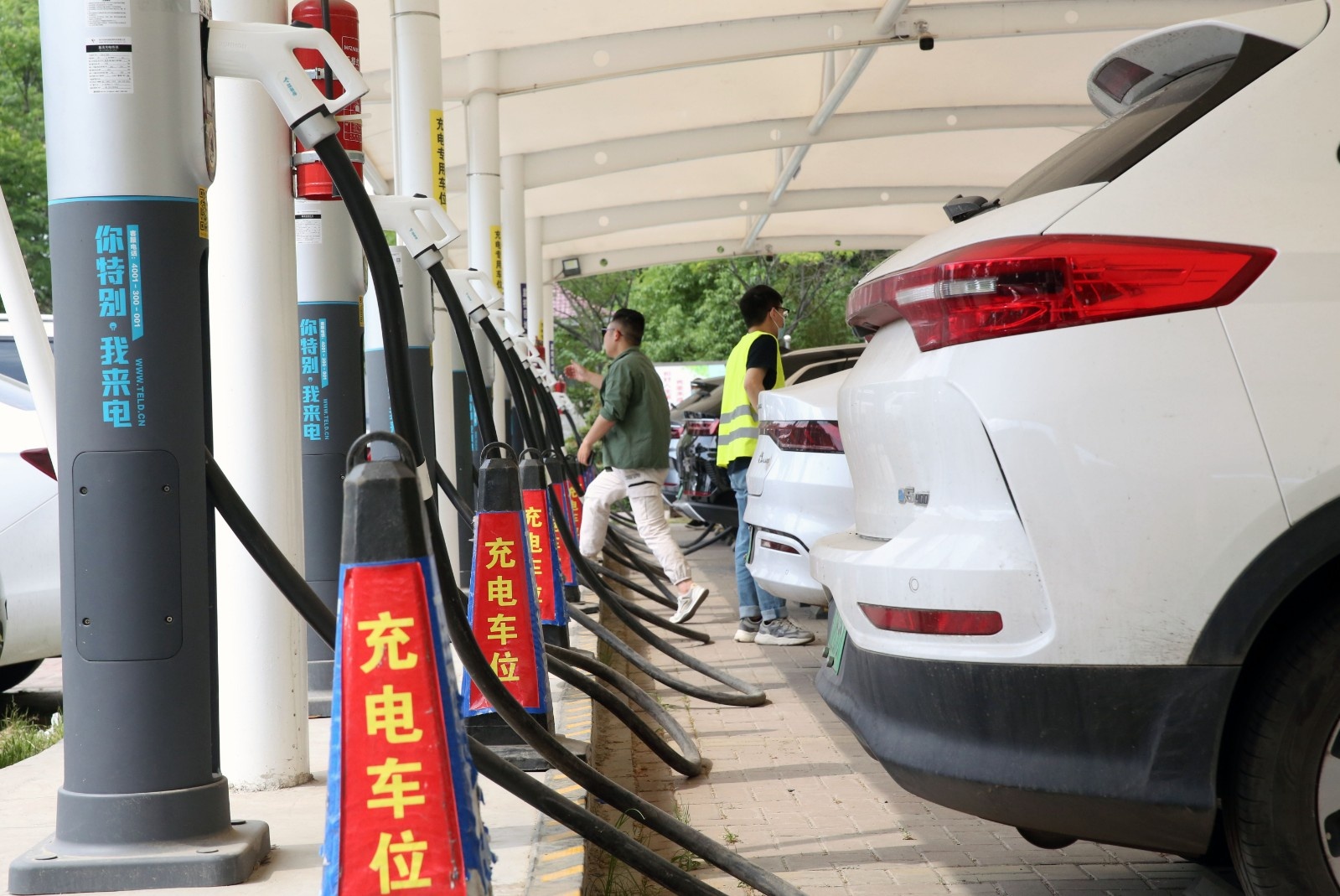 The Return of BEV in China: Why Pure Electric Is Staging a Comeback