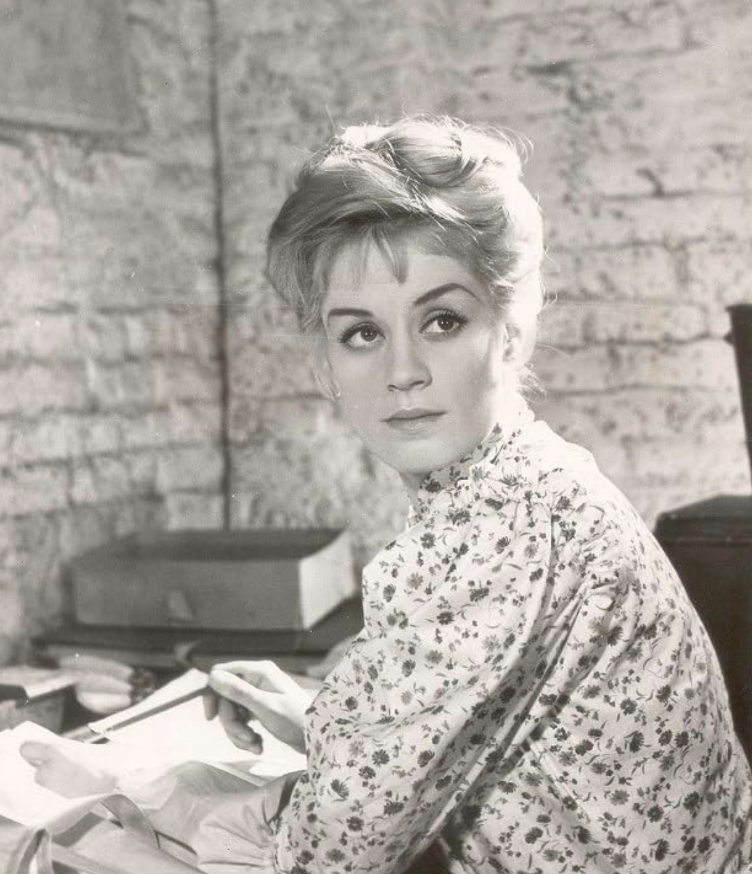 Look Back at Mary Ure - Self-Styled Siren