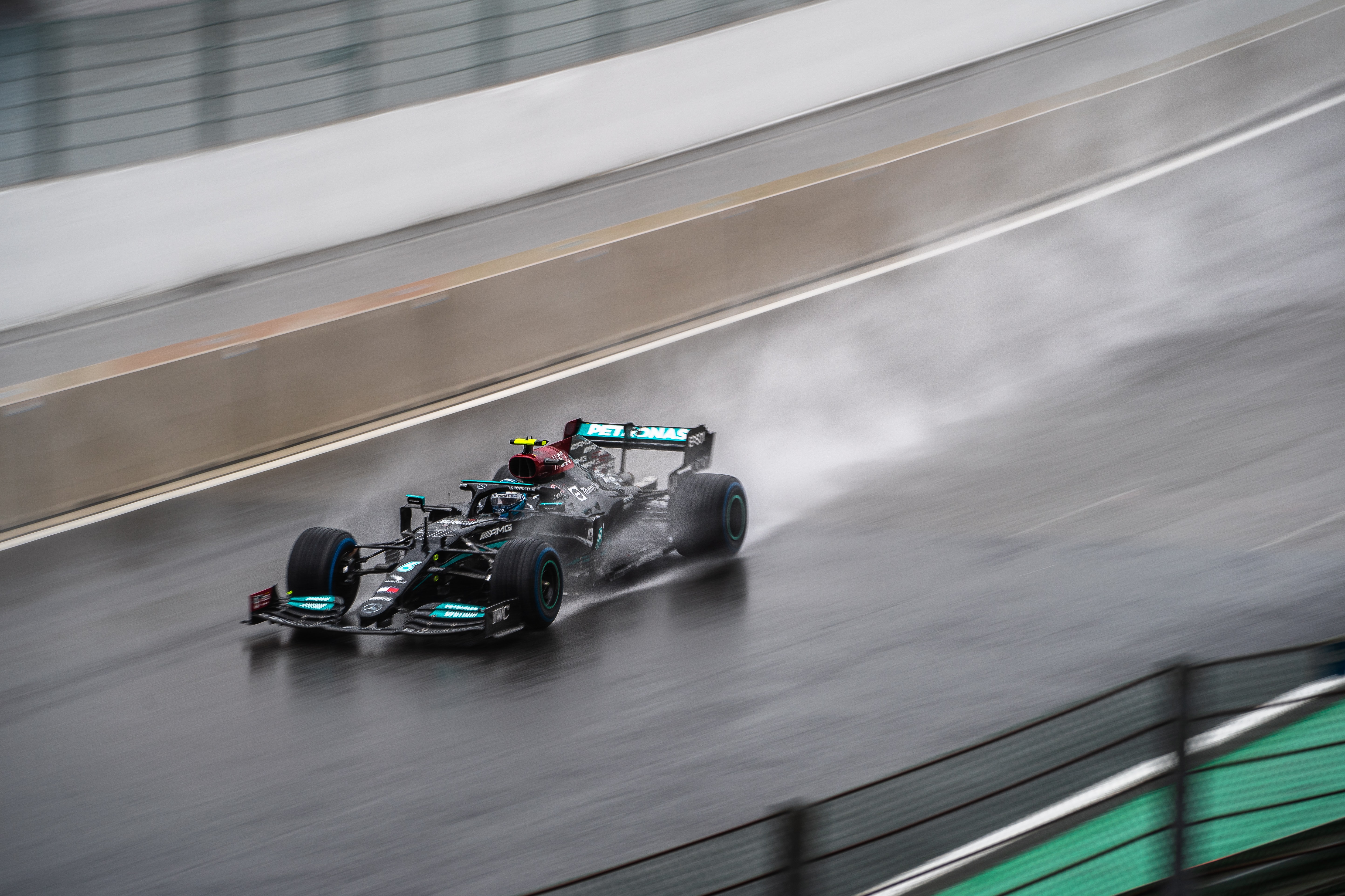 The Science of Downforce: How Cars Stick to the Track