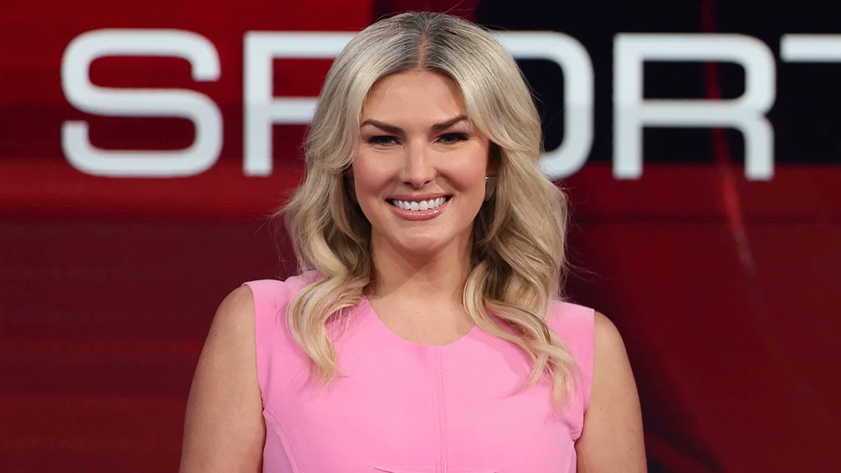 ESPN Host Shae Peppler Cornette Apologizes for Wearing Green Bay ...