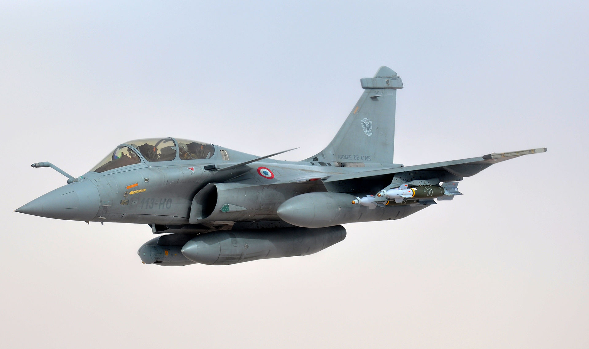 Single vs. Two-Pilot Fighter Jets - Liquid Bird
