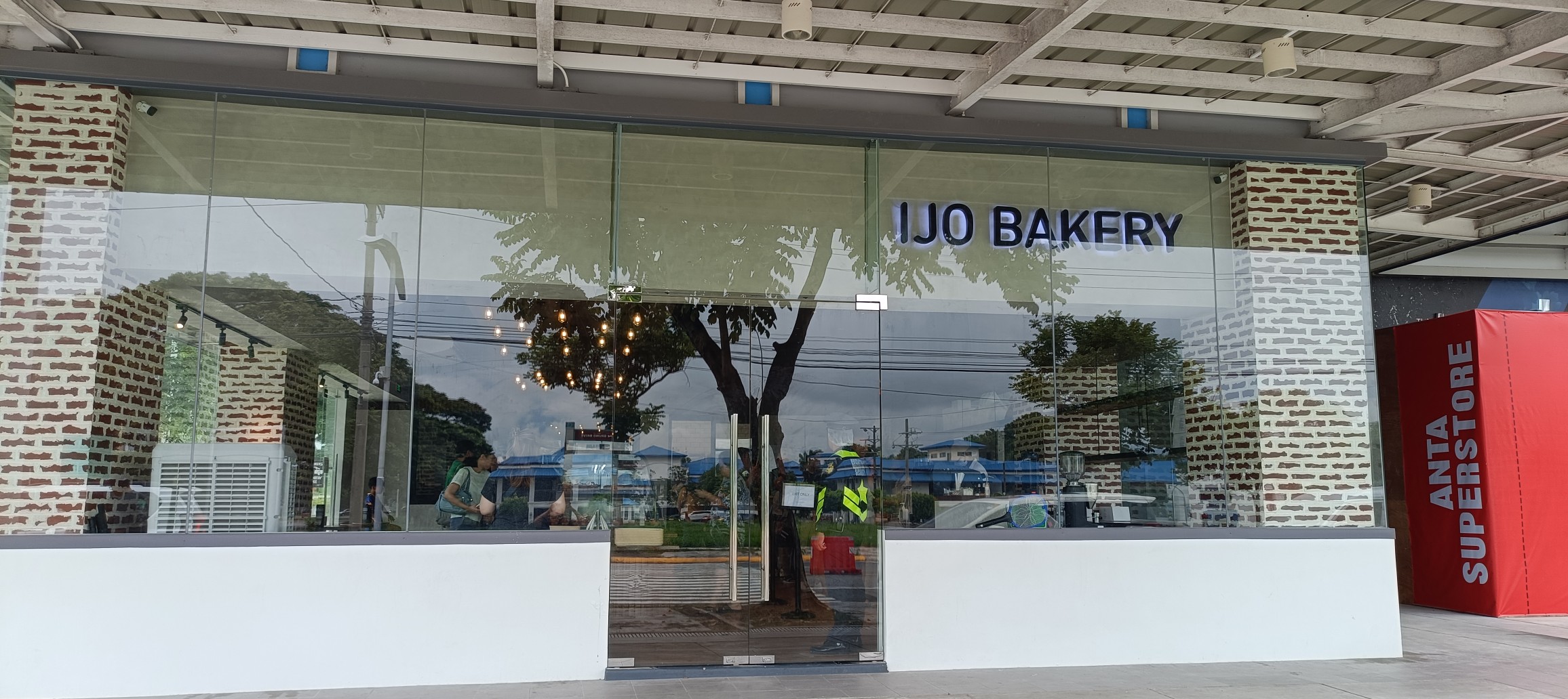Breakfast at Ijo Bakery - by Frances Leones