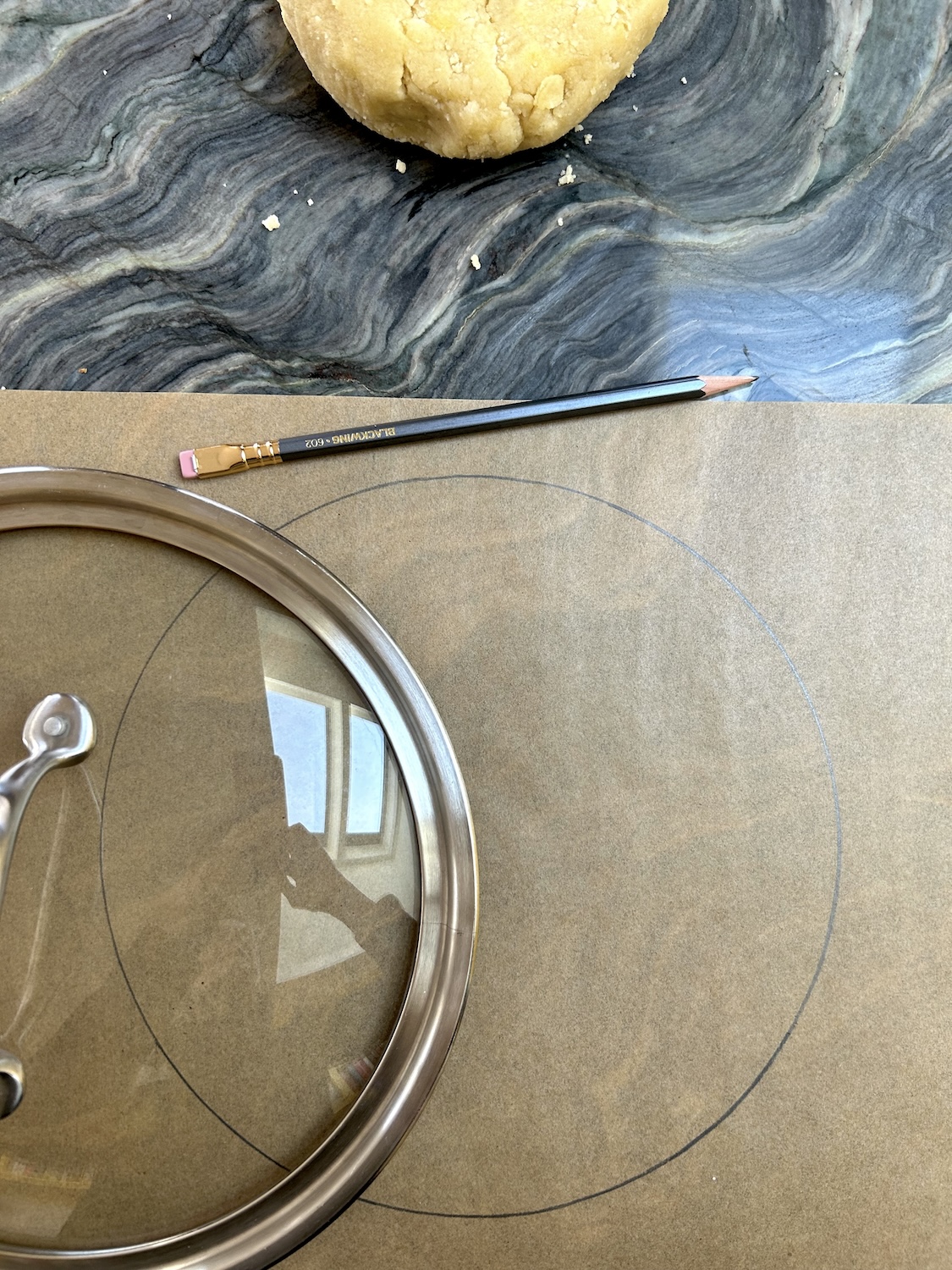 Broyé: the cookie-cake you're meant to break