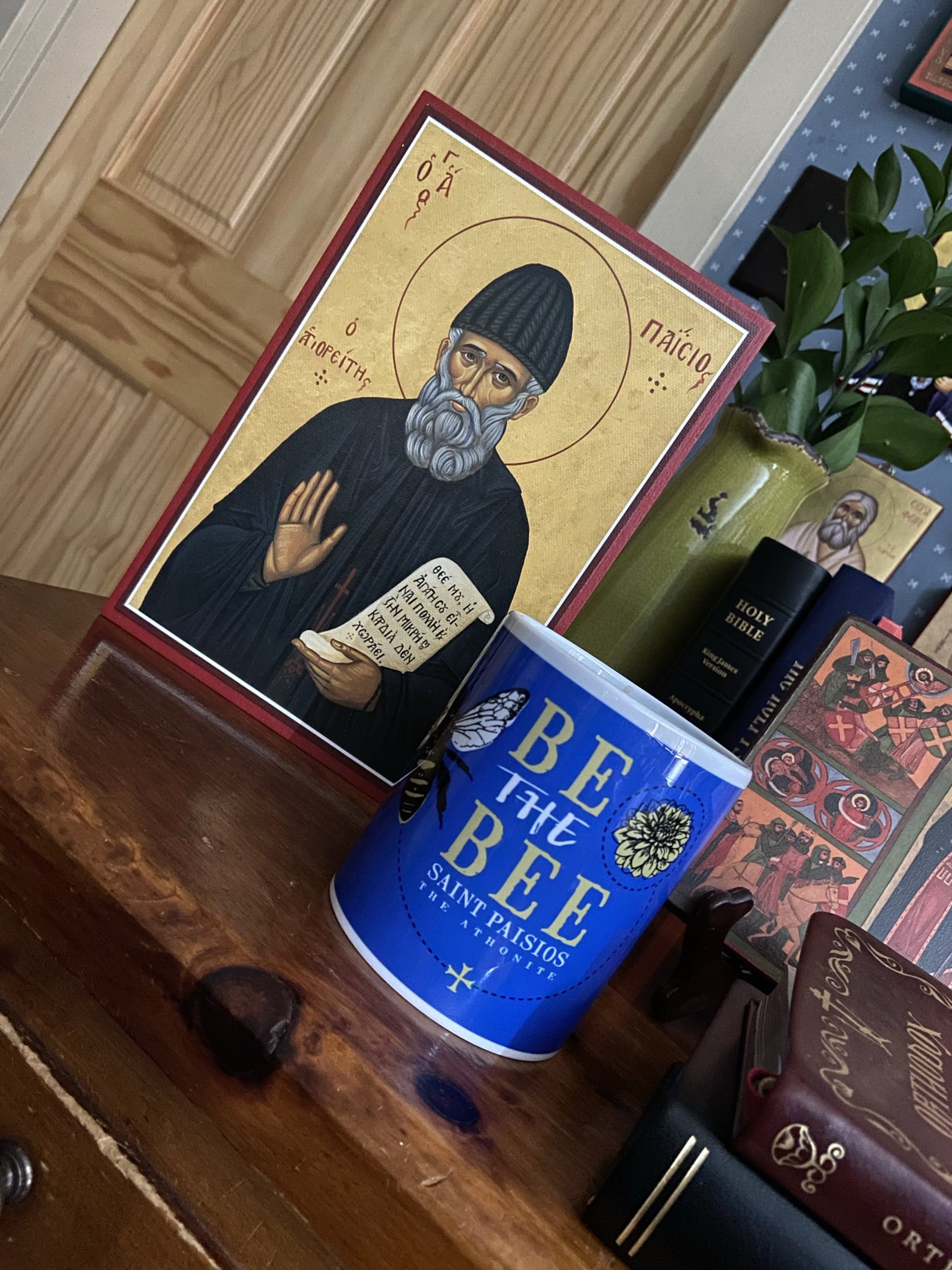 Michael Warren Davis (@michaelwarrendavis): "Be the Bee, Not the Fly ...