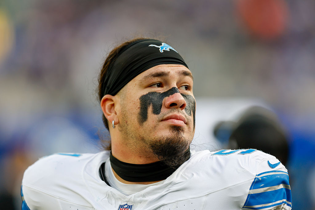 After one-year sojourn to Detroit, DT Roy Lopez gets raise to return to ...