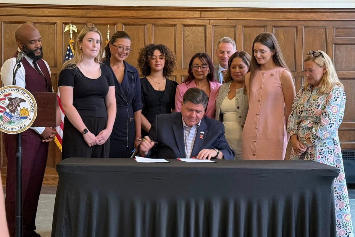 Women Forward (@womenforward): "Illinois becomes the first US state in ...