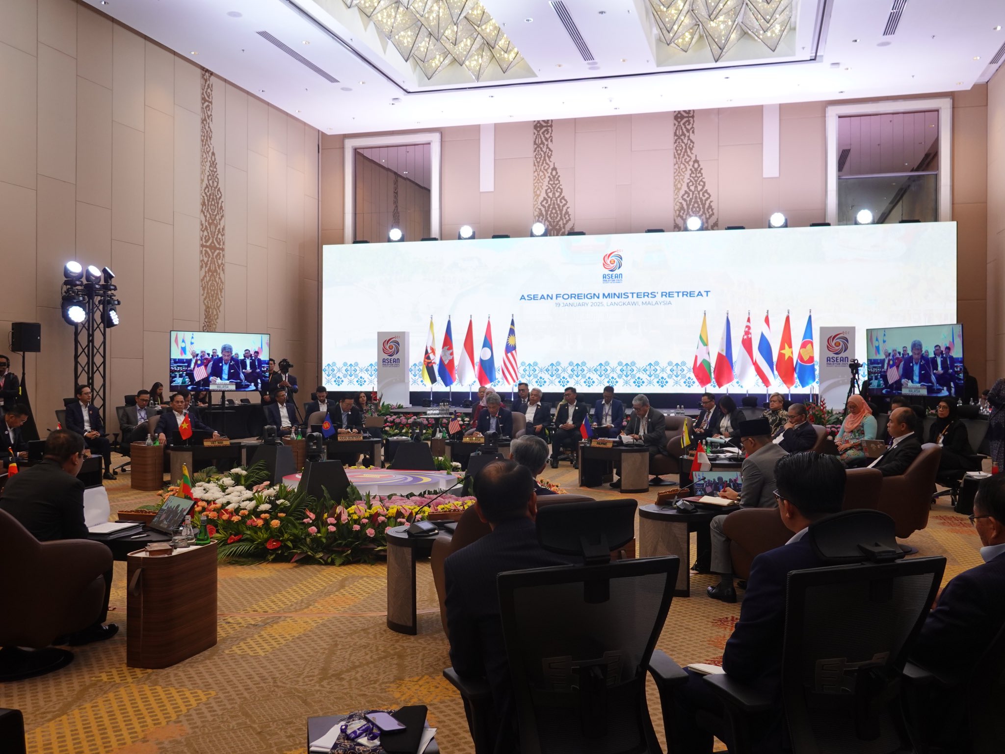 ASEAN Reveals New 2025 Agenda at Foreign Ministers Retreat