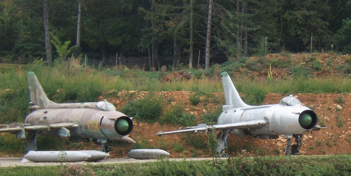 Military Technology: Variable-Sweep Wing Aircraft