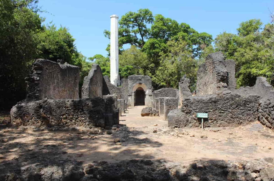 a complete history of Mombasa ca. 600-1895.