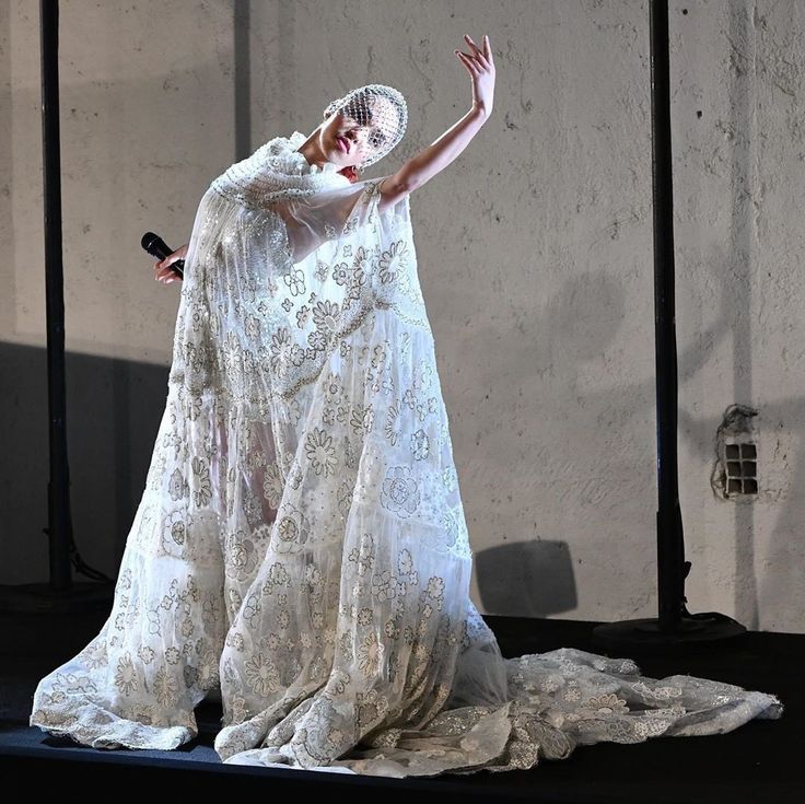 who is fka twigs and why are the divas obsessed with her?