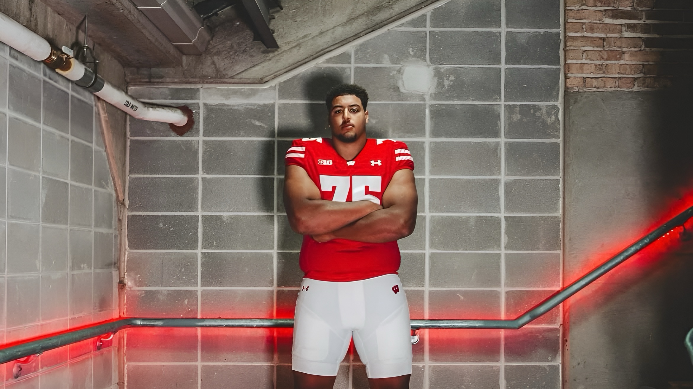 Emerson Mandell emerging in Wisconsin football right guard competition