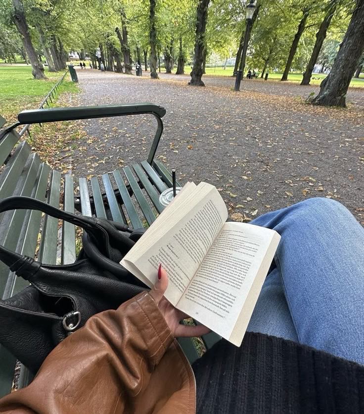 ayushi thakkar (@ayushithakkar): "how do i explain this feeling to someone who doesn’t read"