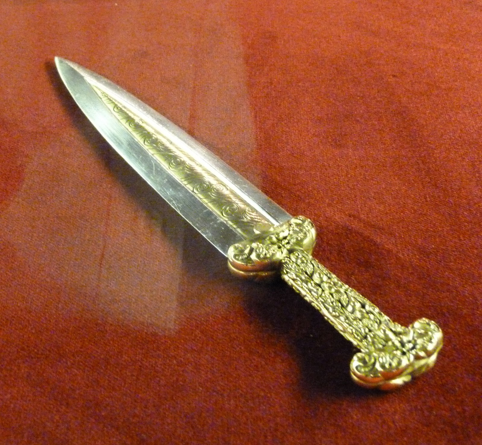 Daggers In the Ancient World - Classical Wisdom