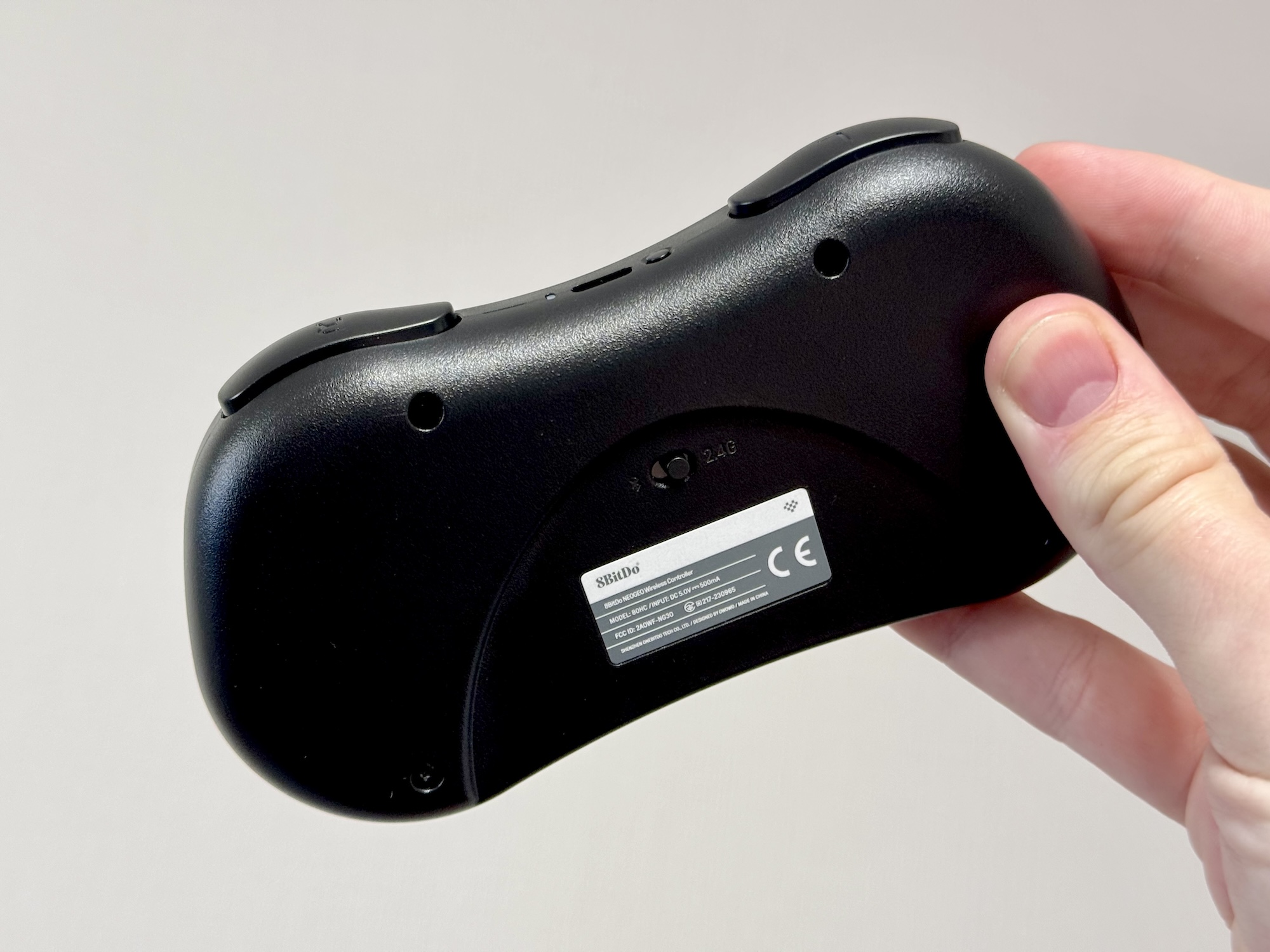 8BitDo Neo Geo Wireless Controller review: stick click energy