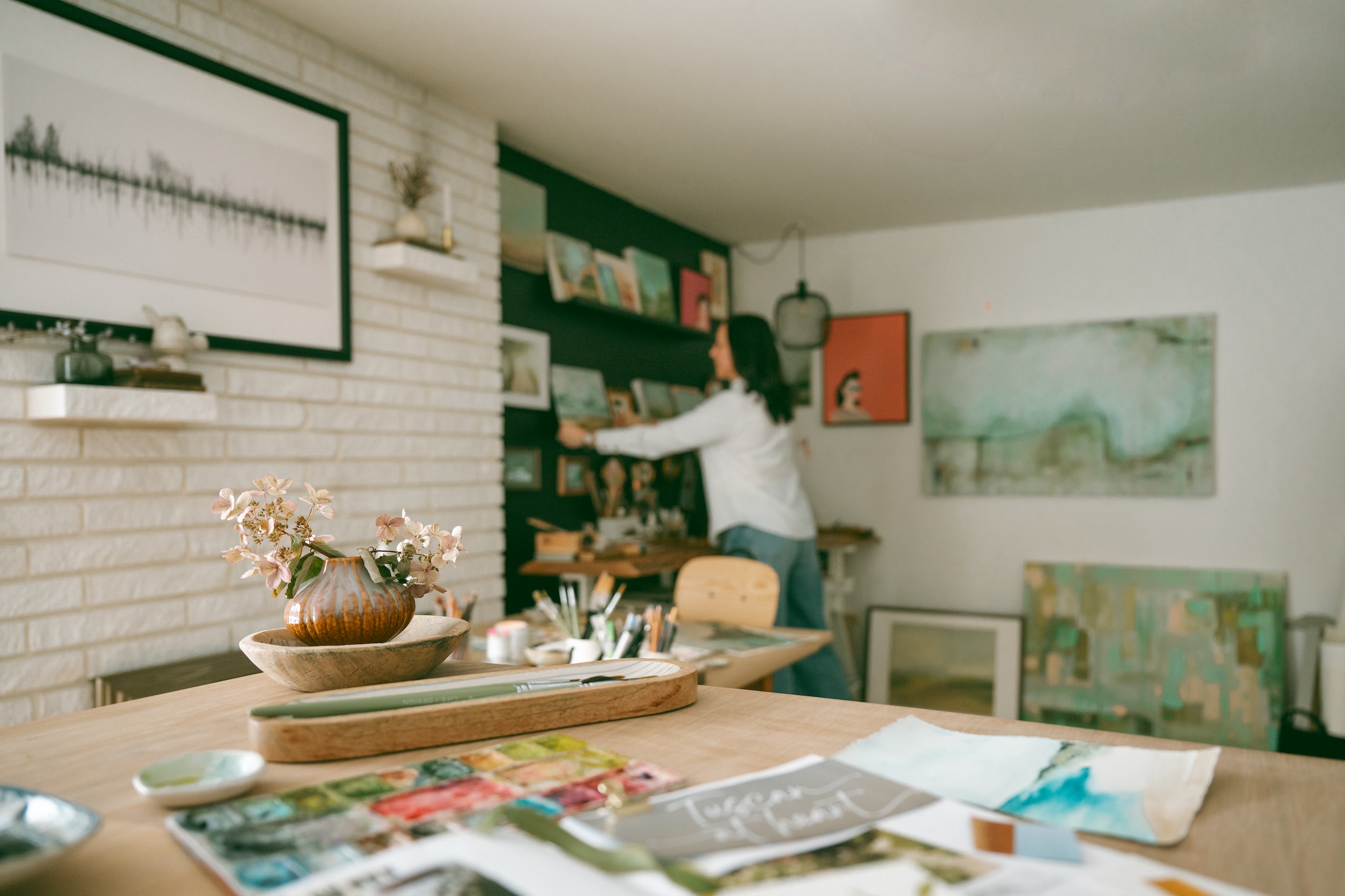About - The Artist Lounge with Nicki Traikos of life i design