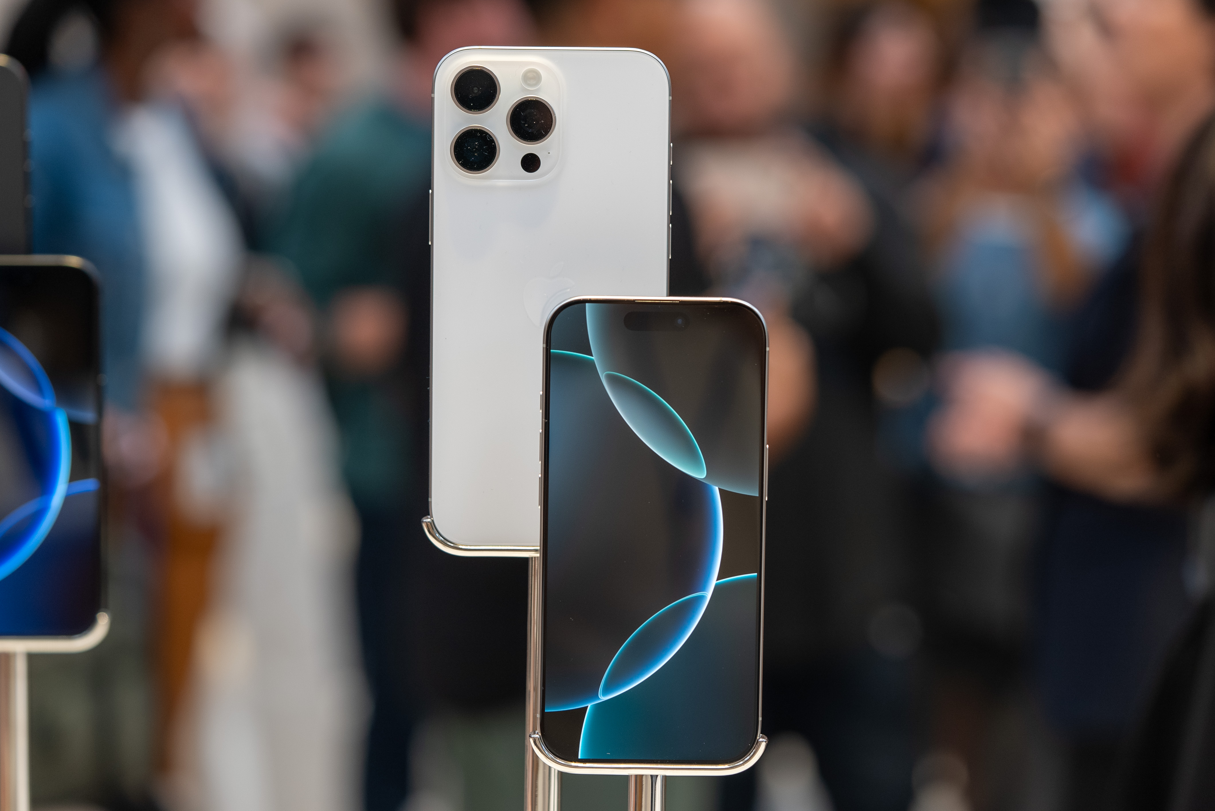 iPhone 16 Pro colors: see Apple’s new iPhone in desert, black, white ...