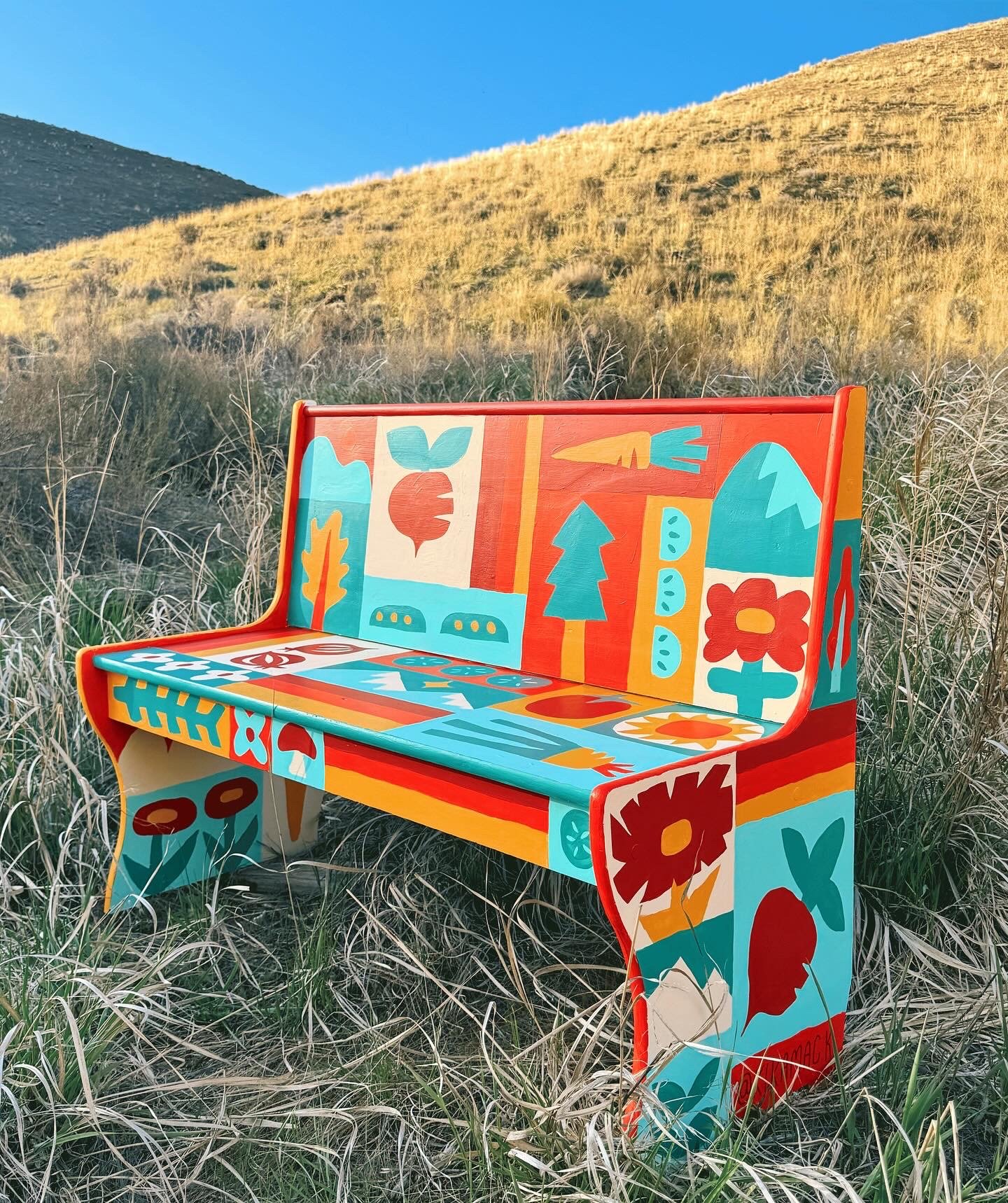 Kika MacFarlane on Substack: "I thought Substack might like to see this bench I painted"