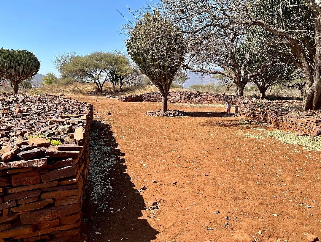 The stone ruins of South Africa: a history of Mapungubwe, Thulamela and ...