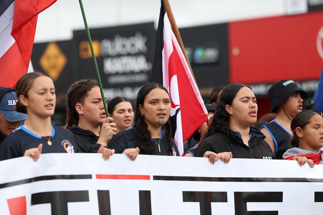 Peaceful Māori Hikoi Advances - In Pictures
