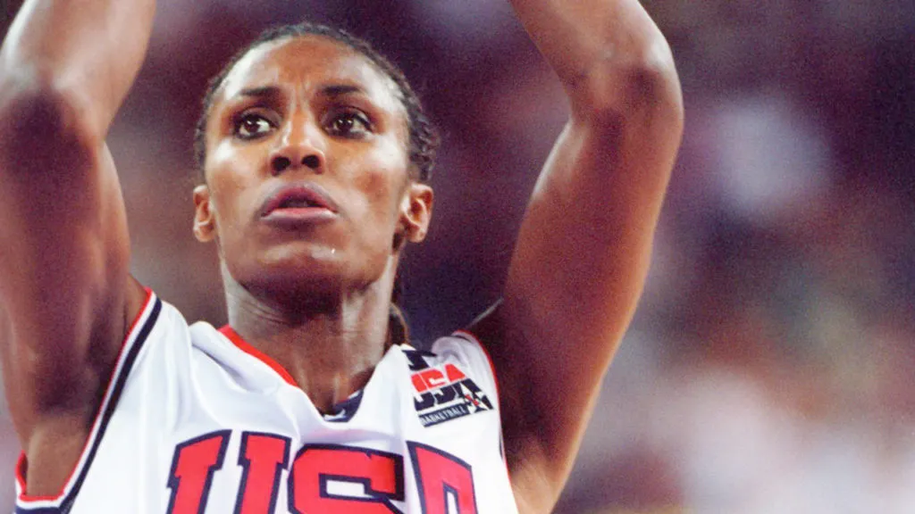 Who is Lisa Leslie? - From USC to LA Sparks Stardom