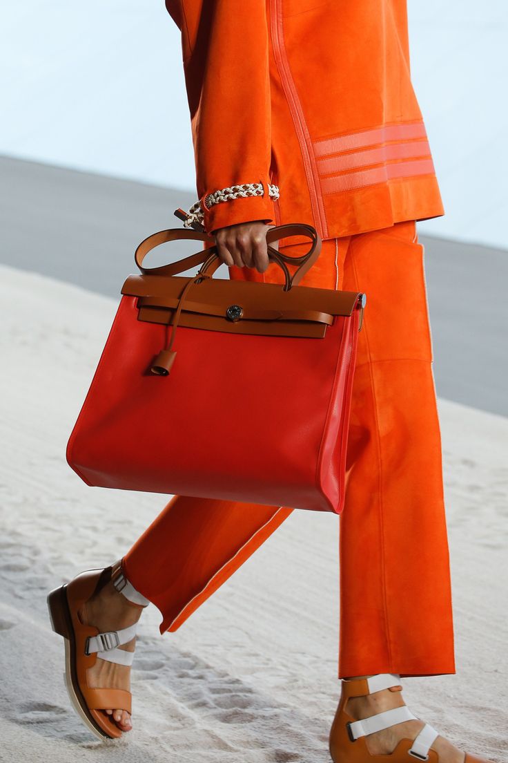Hermès® Orange - Color Insider