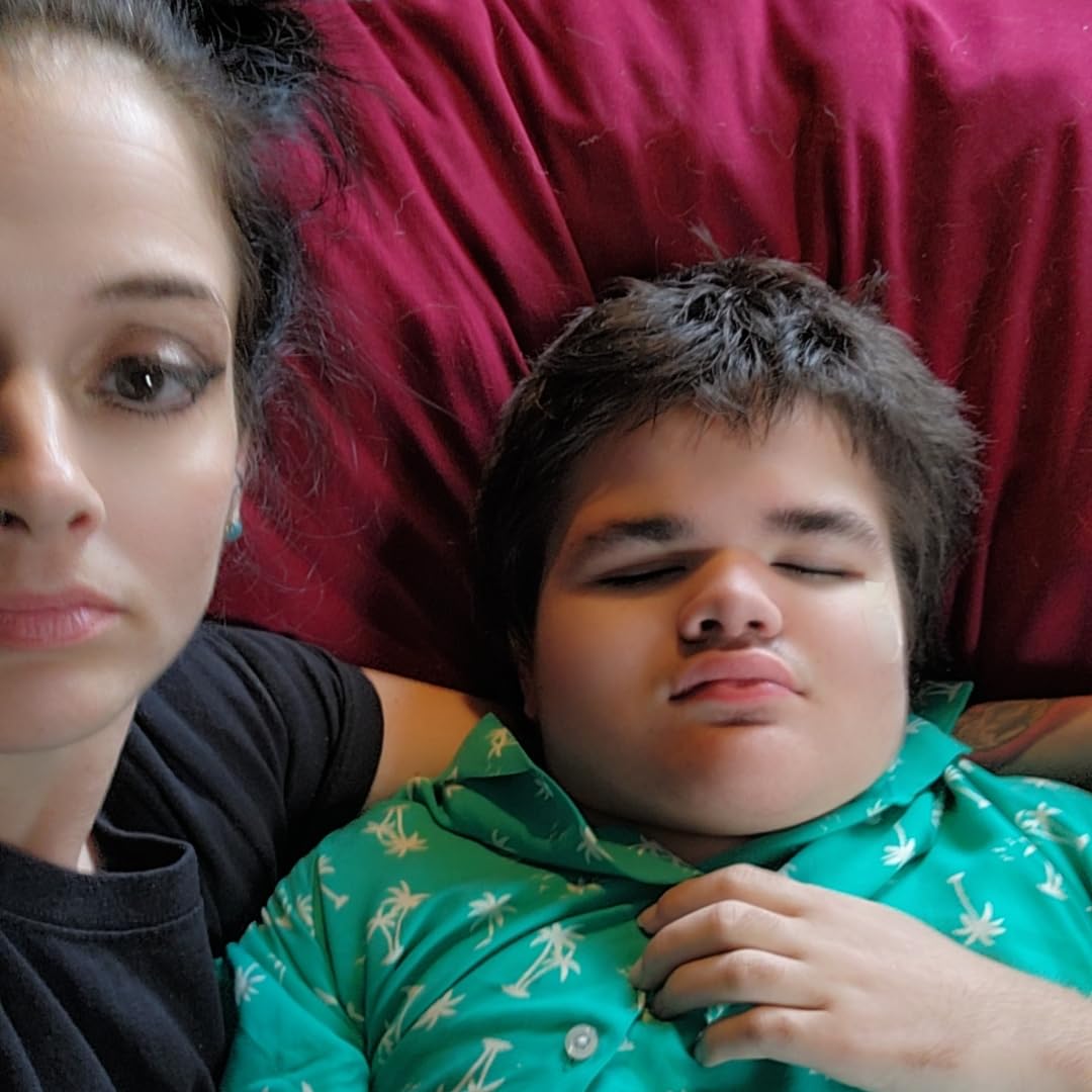 Deaf Mom Mega Influencer Taci Belisle Fights Violent Felon Ex in Family ...