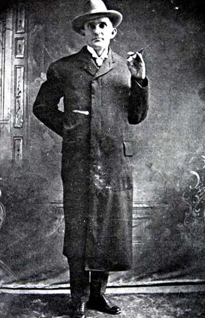 Devil In Disguise: From Pious Churchgoer to Contract Killer: "Deacon ...