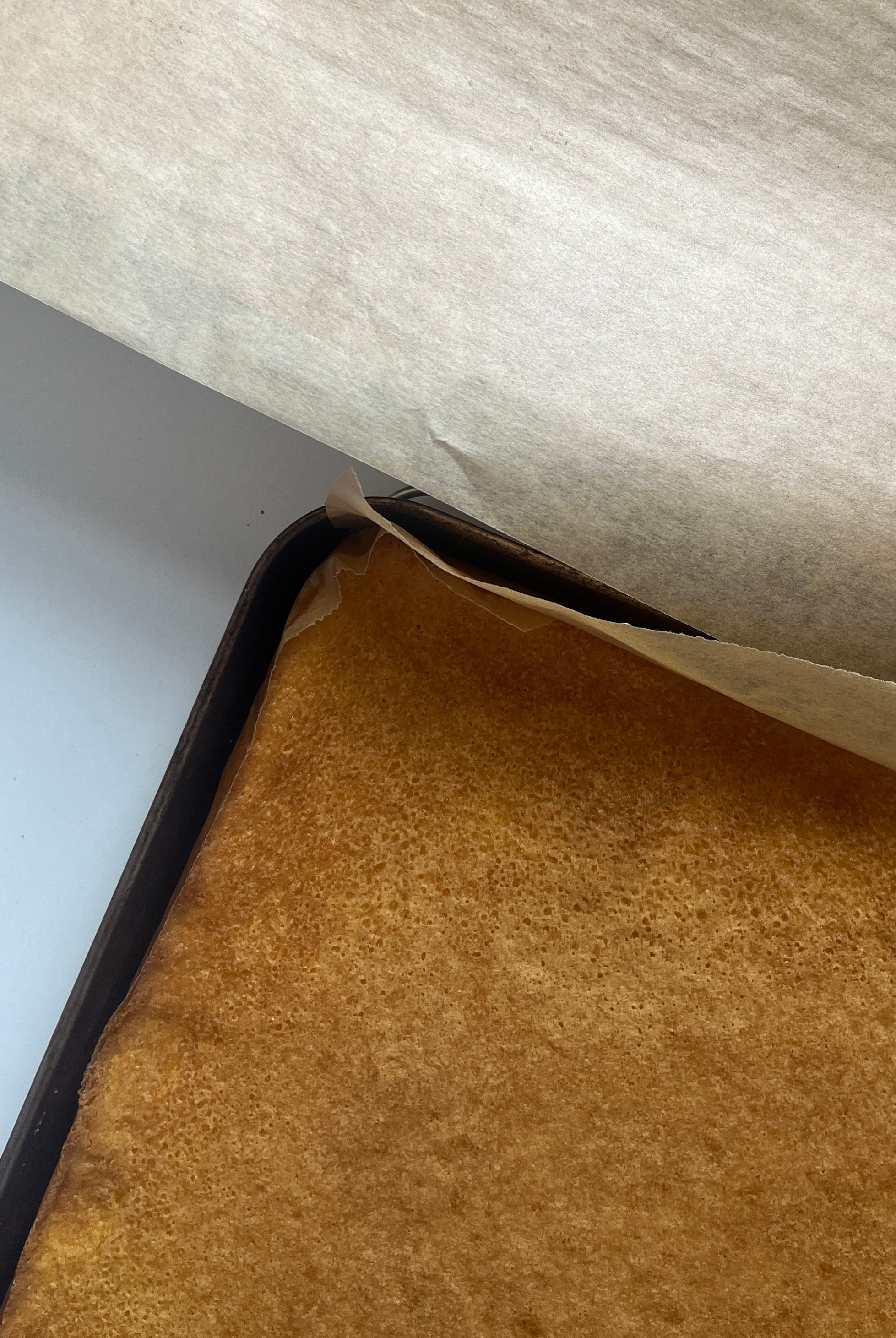 Slab cake for 30+ people (with steps) - HANJA Delights