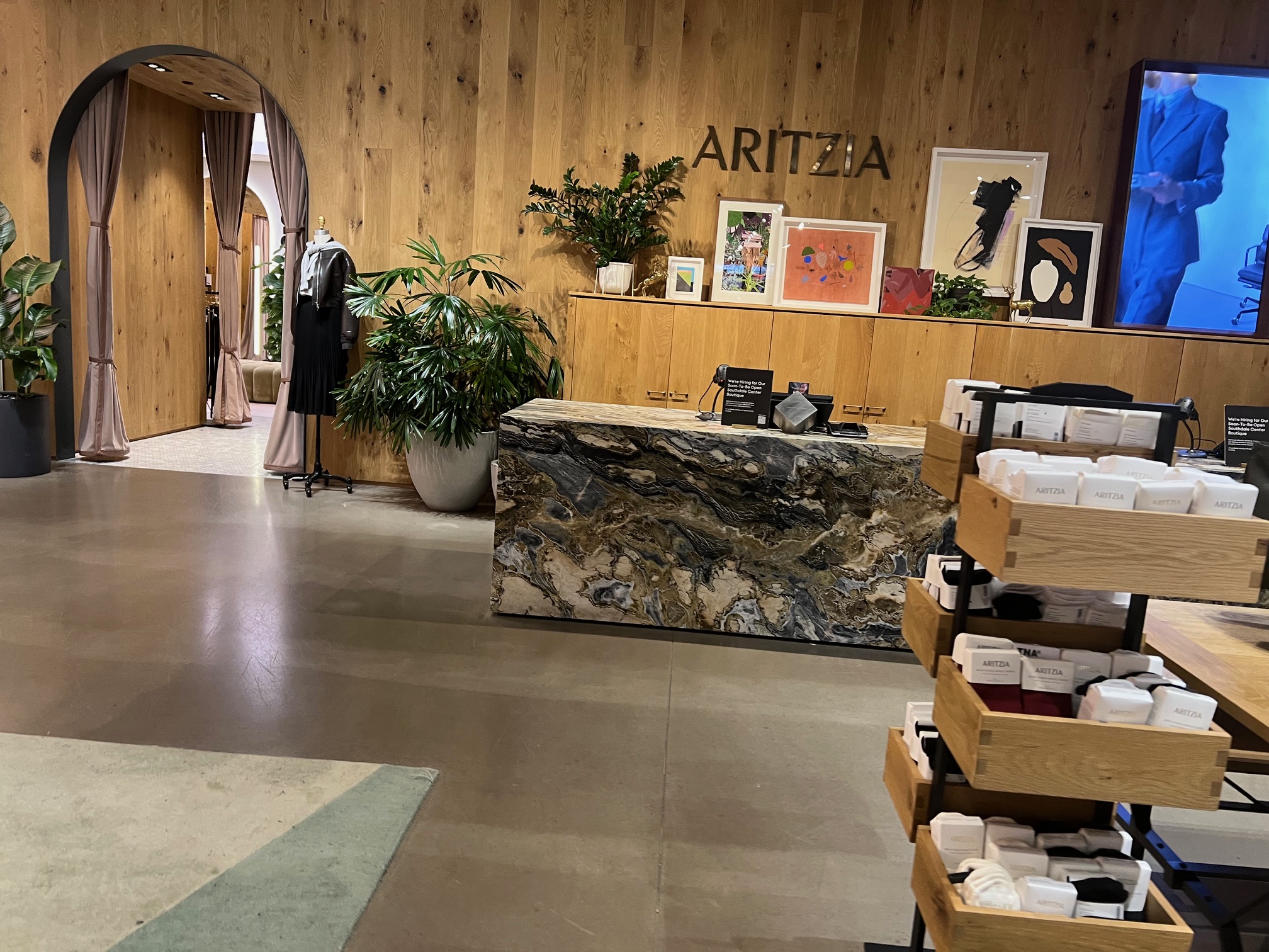 Aritzia: Where Everyday Luxury Meets Experience