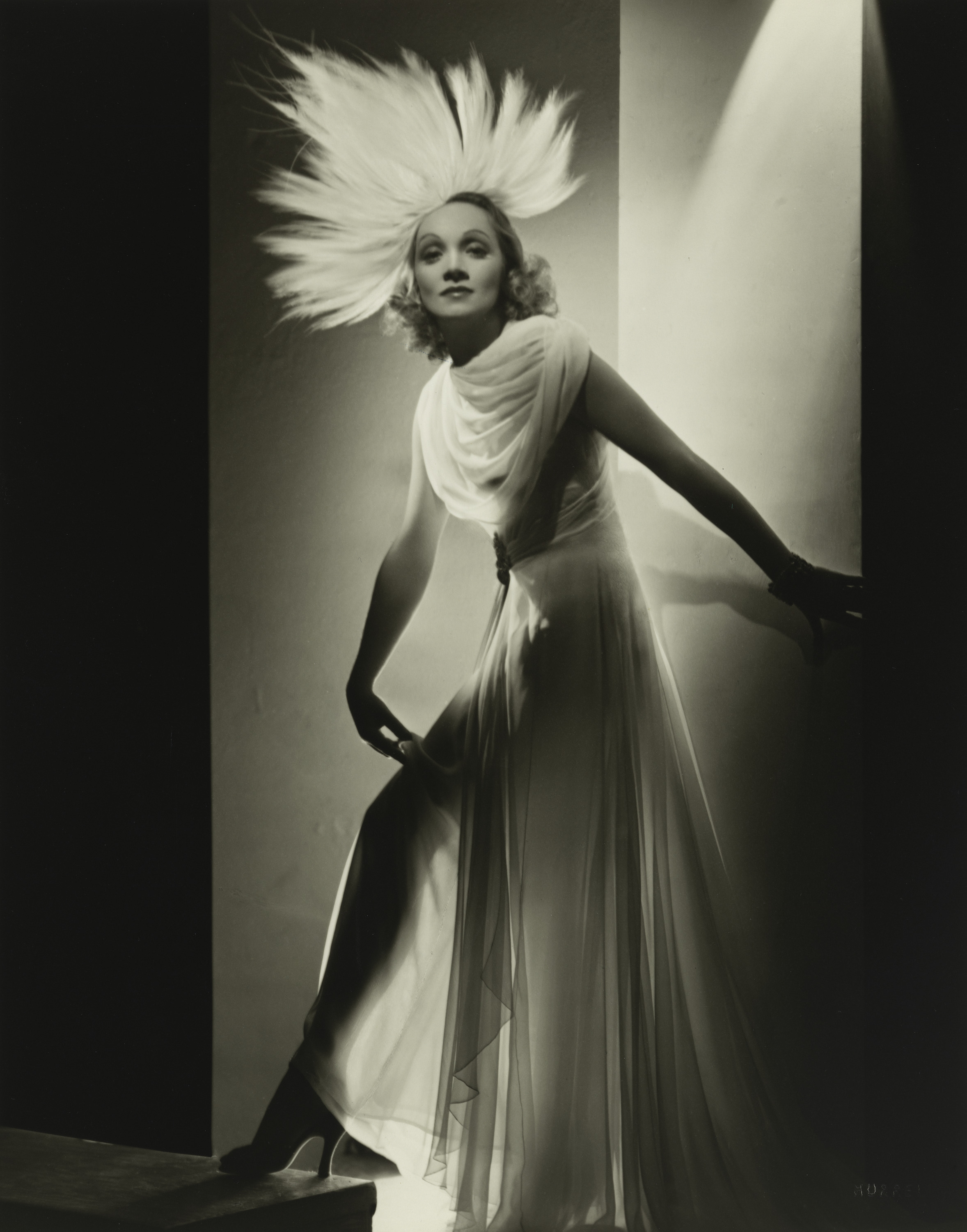 The Glamour Shots That Defined Golden Age Hollywood