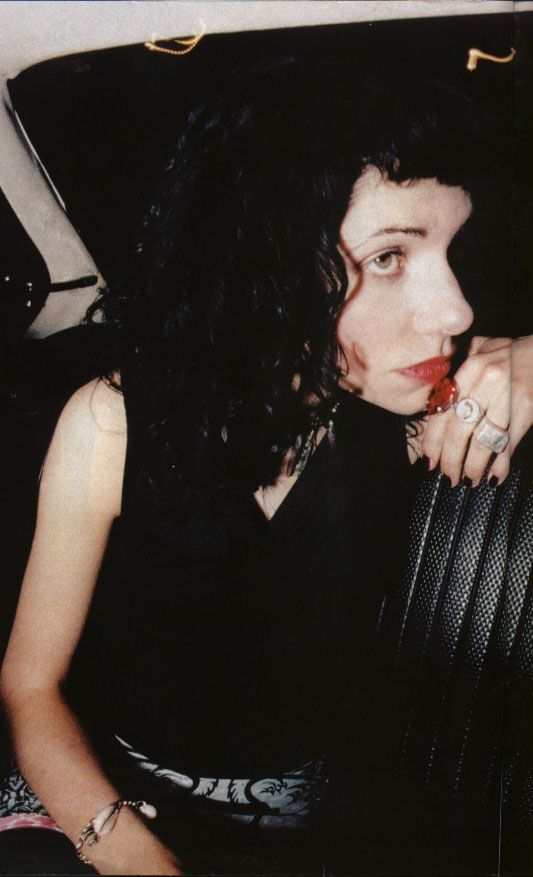 How to Wear Jewellery (& sunglasses) like a Britpop Icon