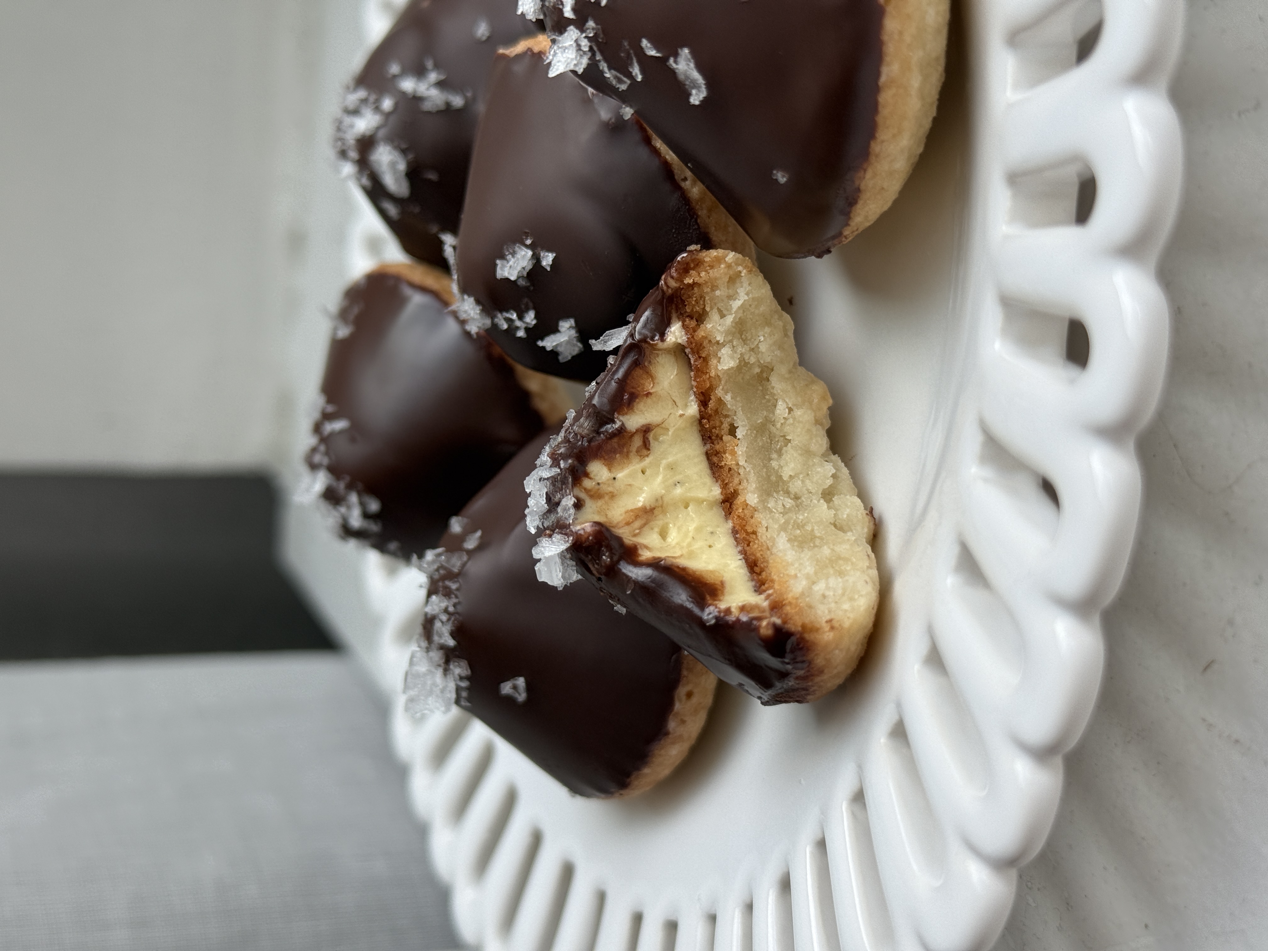 Vanilla Bean Biskvi Cookies - Nea Arentzen