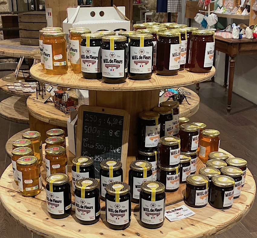 Extraction et mise en pots du miel - by Philippe Royer