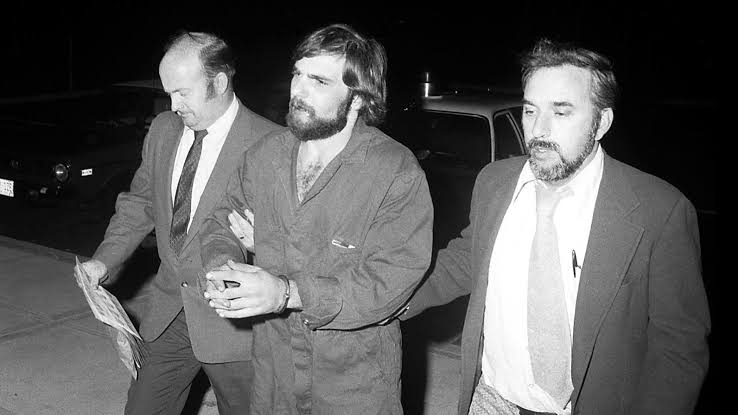 Amityville Murders: Unraveling the True Story of Ronald DeFeo Jr.'s ...
