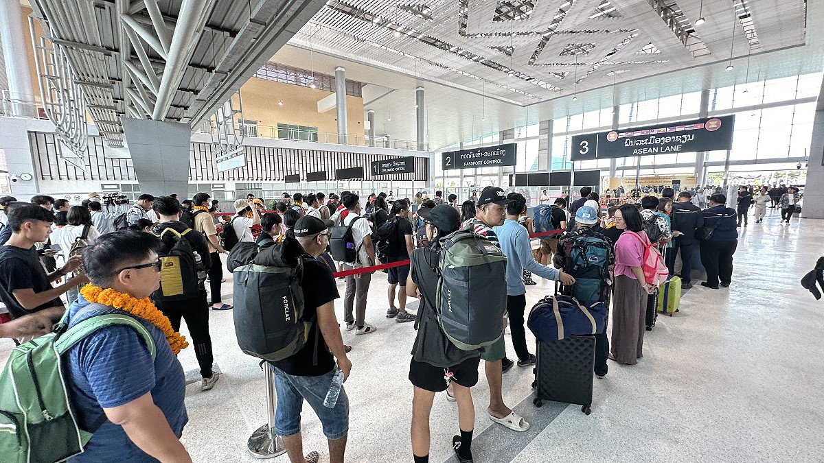 Riding the train from Bangkok to Vientiane