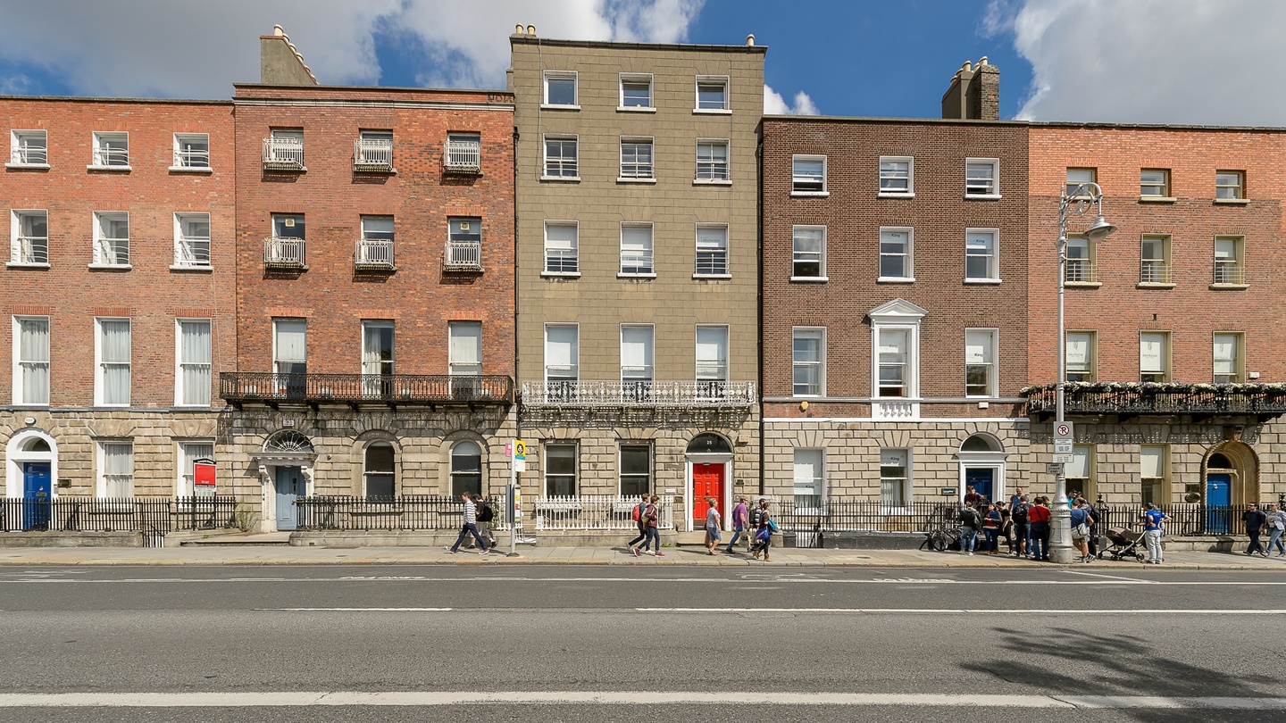 Brick, Balance & British Ambition: The Grand Facade of Georgian ...