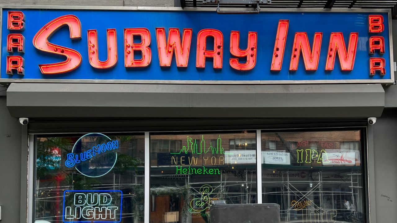 Manhattan's iconic Subway Inn bar announces it's closing: 'An ...