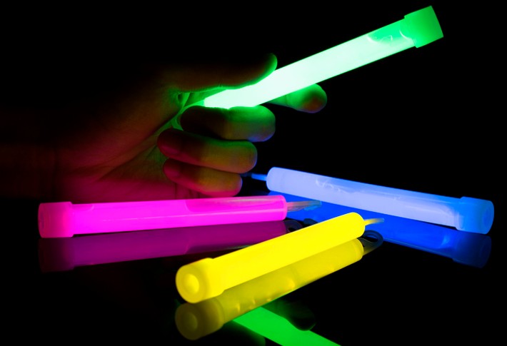 How do glow sticks / chem lights work? - by ALIAS