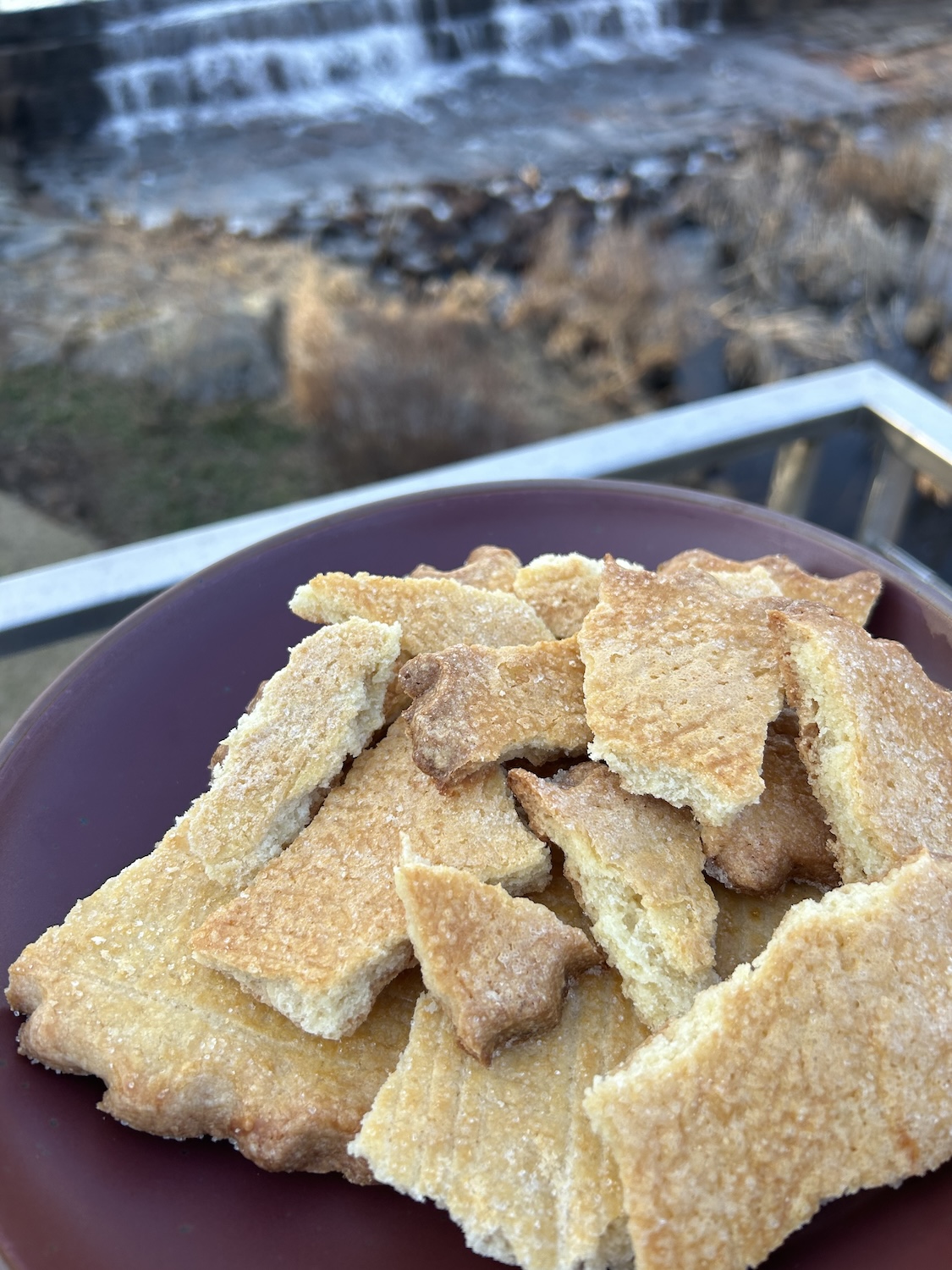 Broyé: the cookie-cake you're meant to break