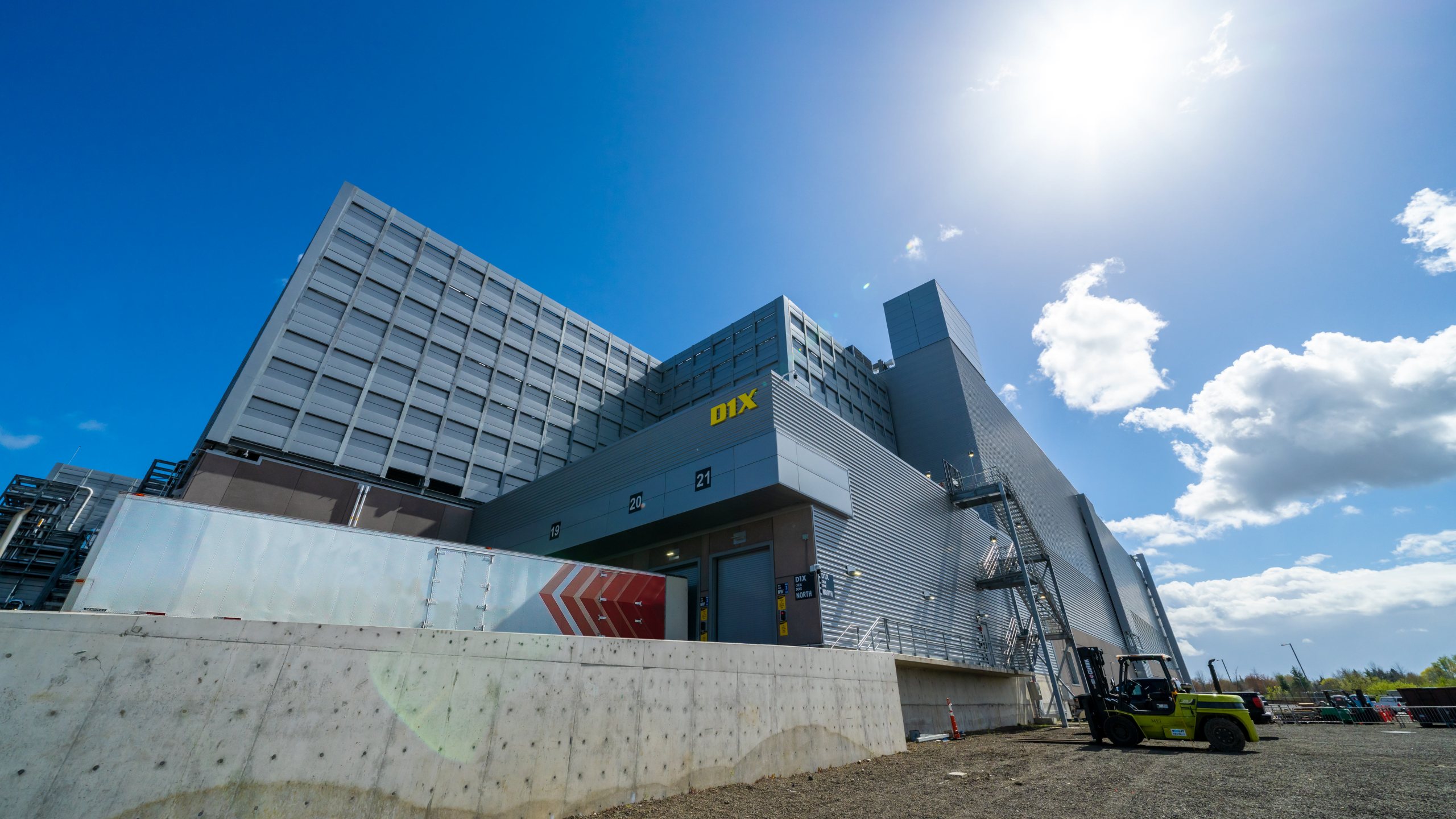 Intel Renames Oregon Fab: Gordon Moore Park. Adds +270k sq ft, 18A Node ...