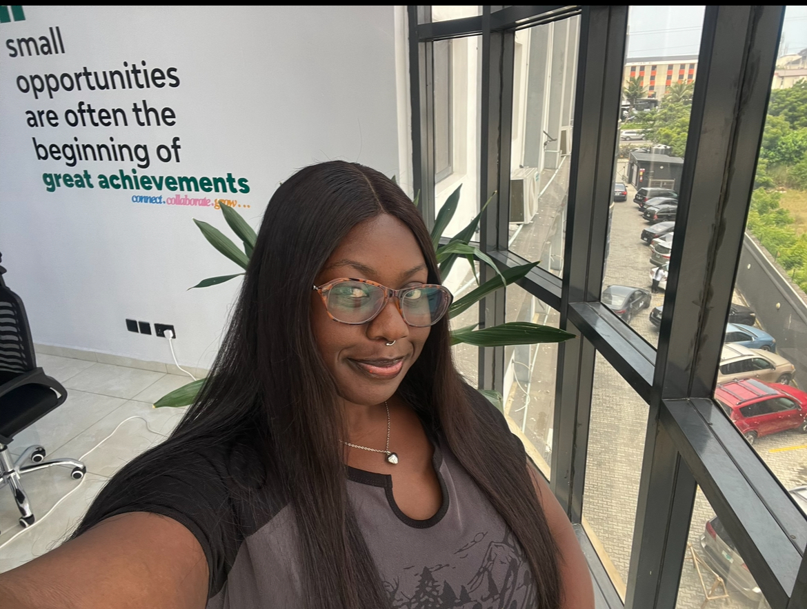 Seyifunmi Olafioye (@theproductnotebook): "Hello! My name is Seyifunmi. 😊 I love building ...