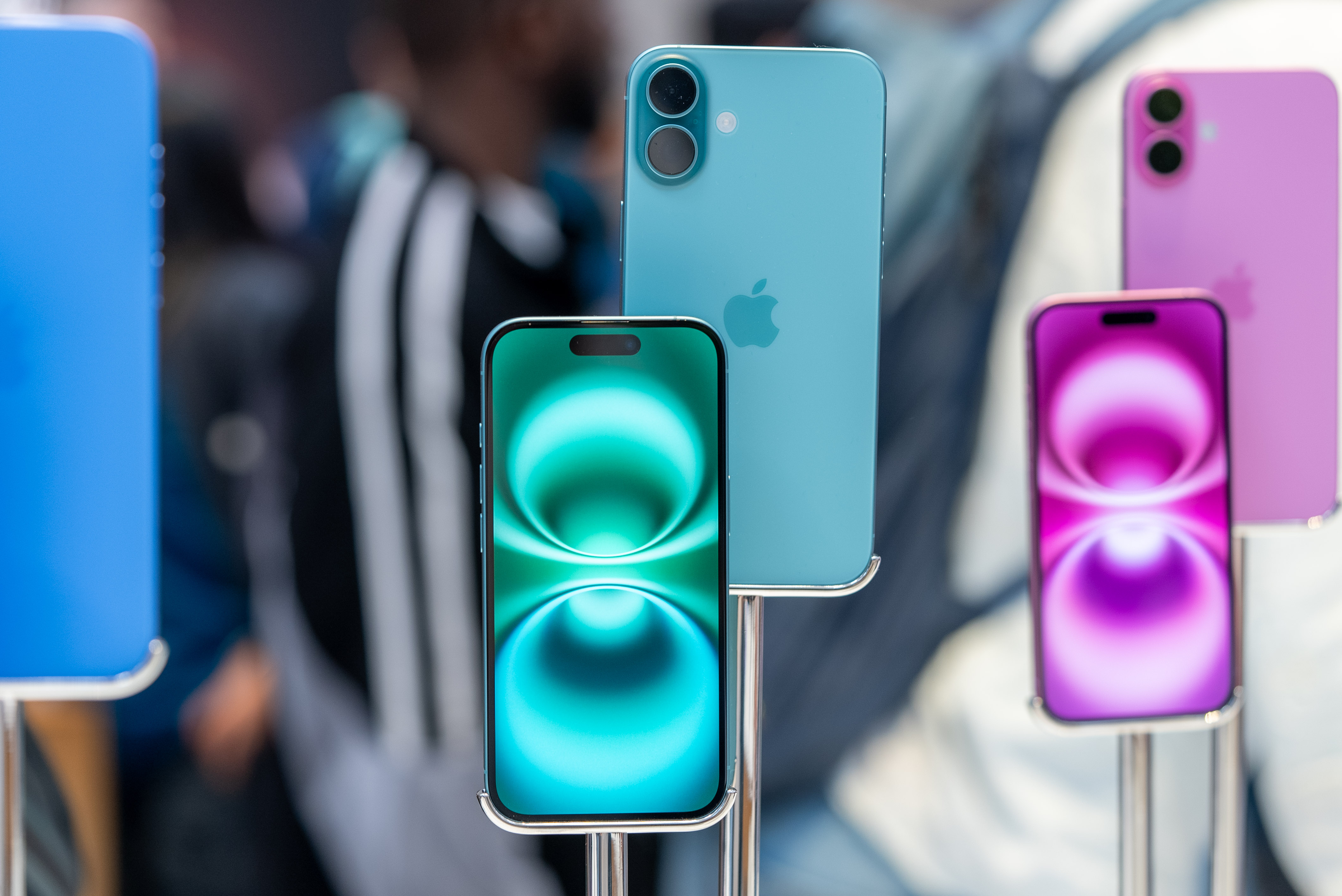 iPhone 16 colors: see all five color choices
