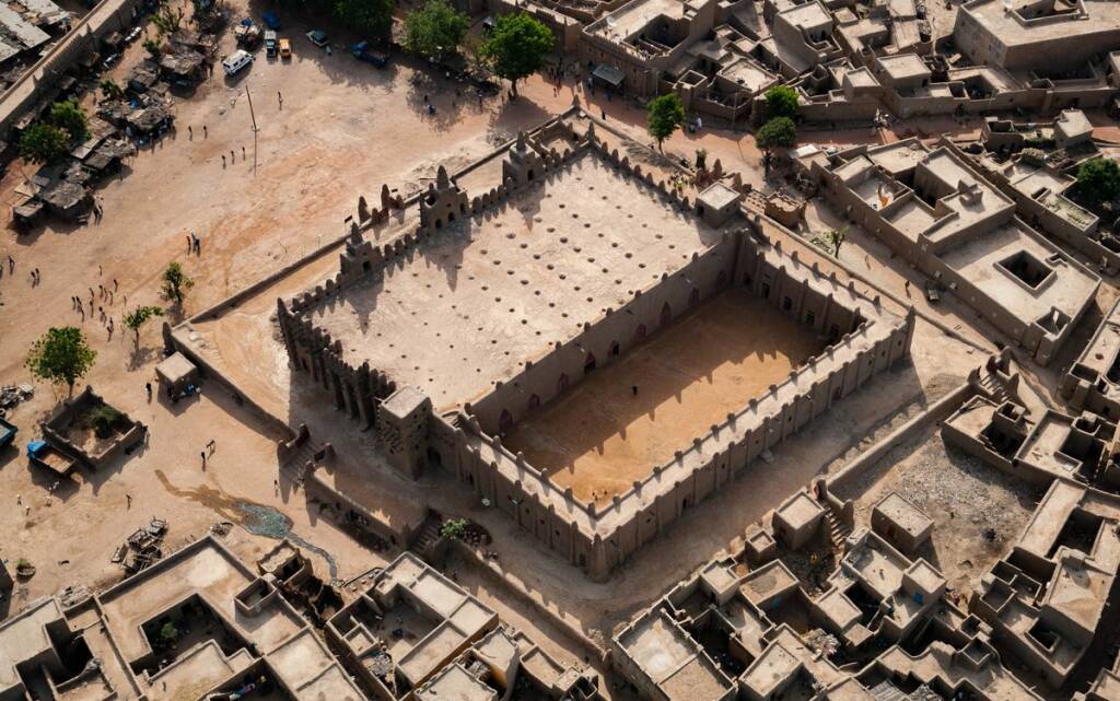 A complete history of Jenne: 250BC-1893AD - by isaac Samuel