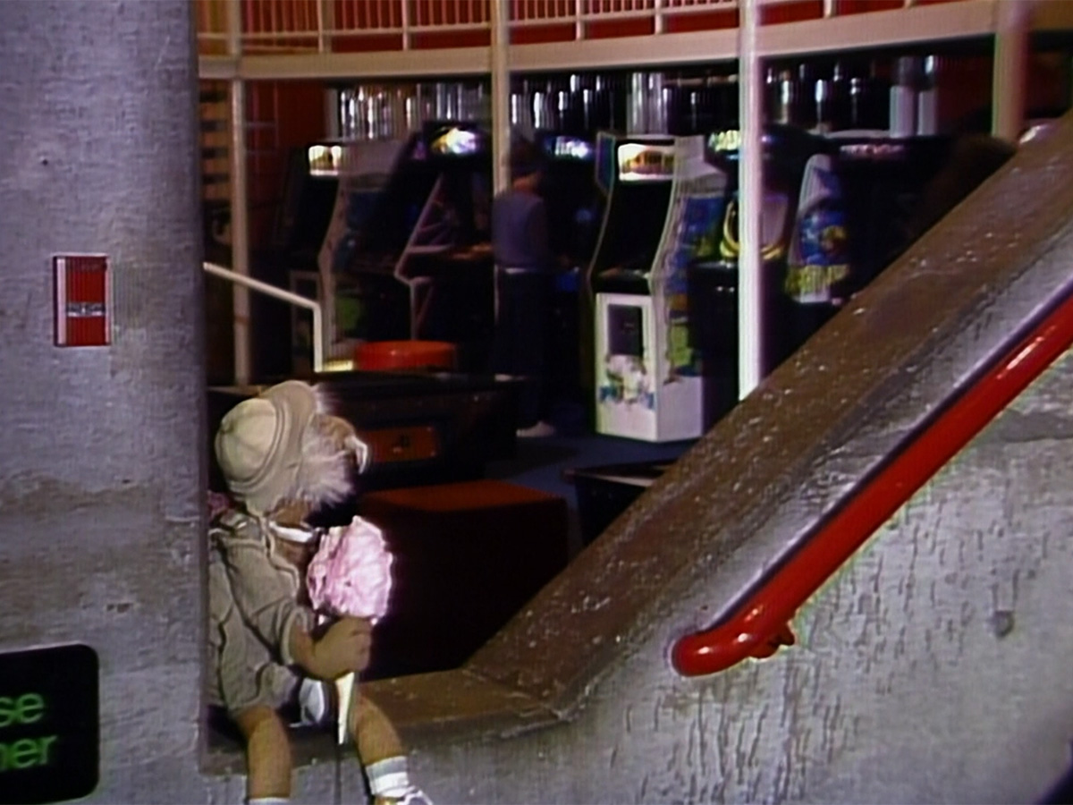 Fraggle Rock goes to An Arcade 👾 - The Retroist