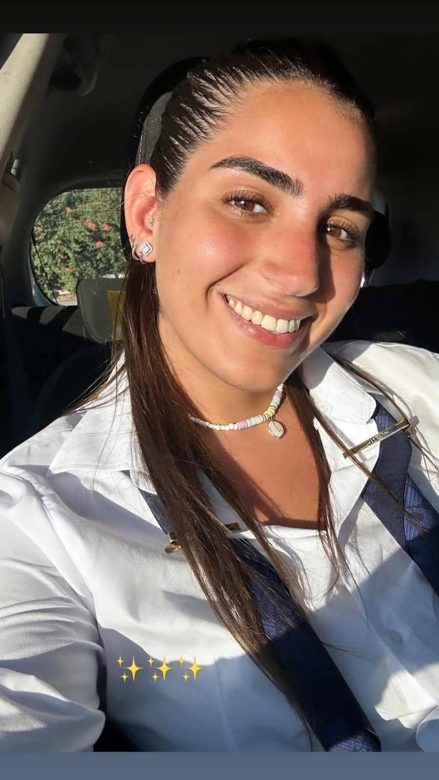 Karen Hunt aka KH Mezek (@breakfreewithkarenhunt): "“Three teeth. That ...