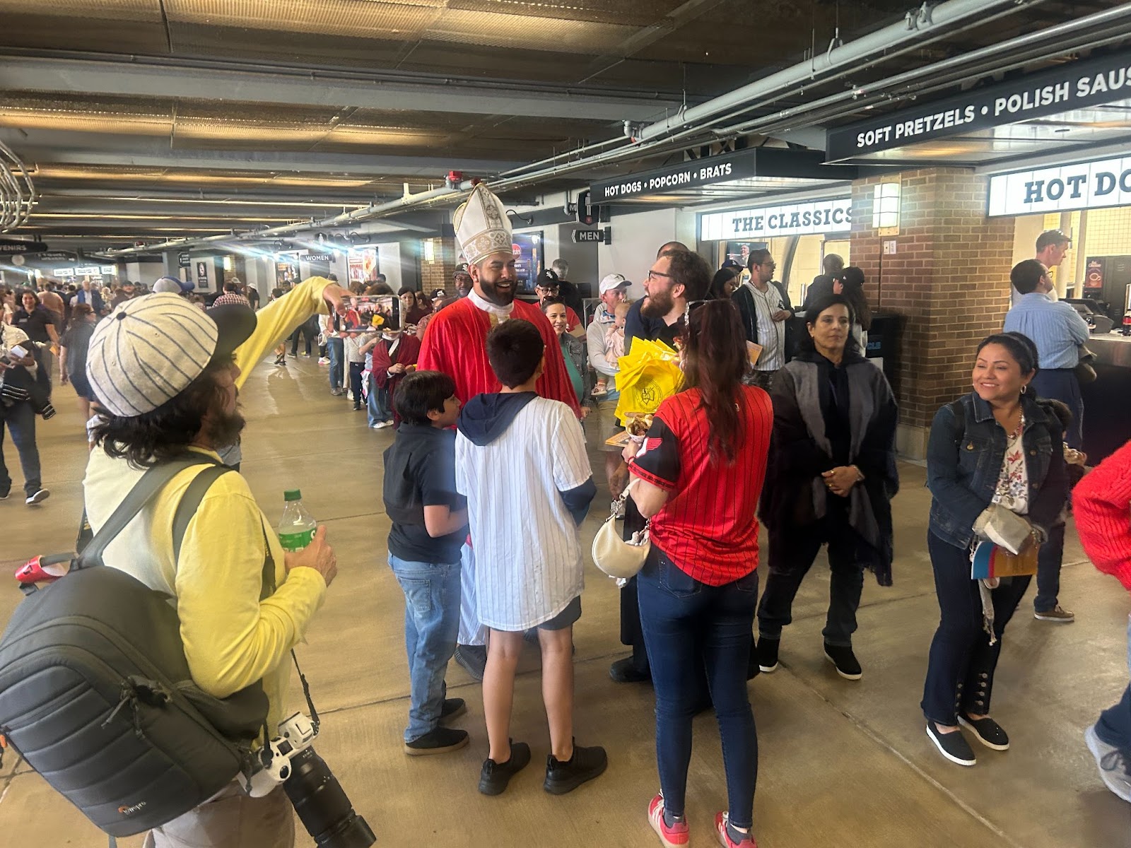Chicagoans swarm White Sox stadium to celebrate South Side pope