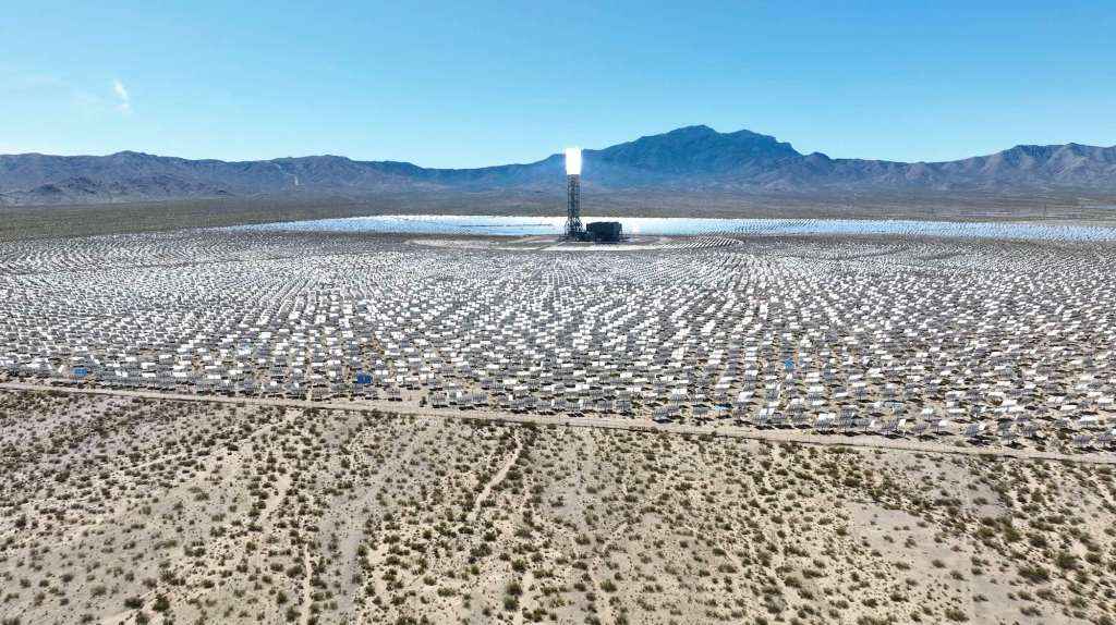 The Ivanpah Solar Project is an Engineering Solar Power Giant in the ...