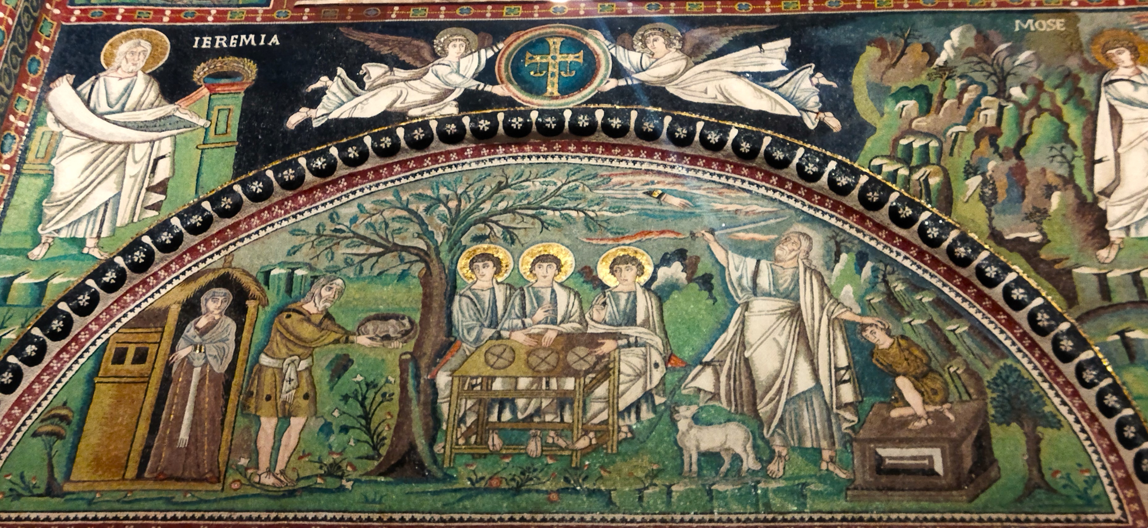 The "Crux Gemmata" - how the Cross was depicted in early Christian art