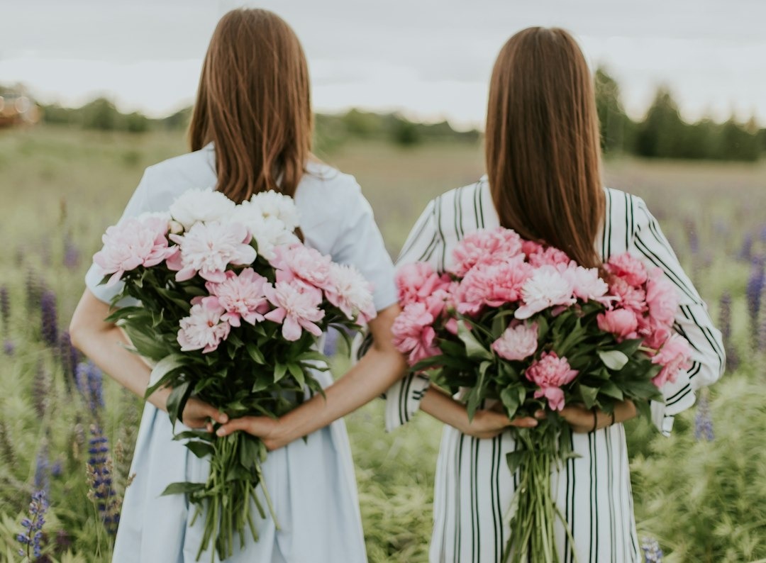 How to Be a Real Girls’ Girl—According to Women Who Live It